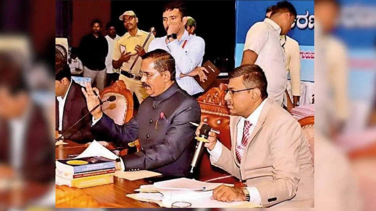 'Graft overflowing in every dept': Karnataka 5th most corrupt state ...