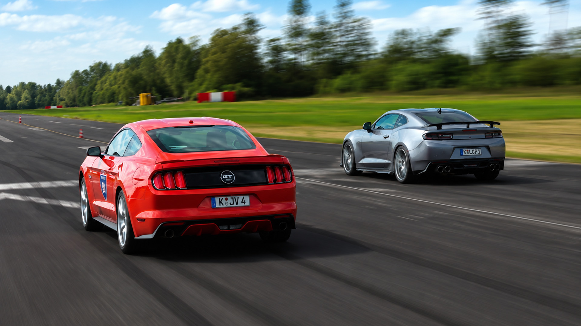 Ford Mustang tritt im Drag-Duell gegen den Camaro ZL1 an