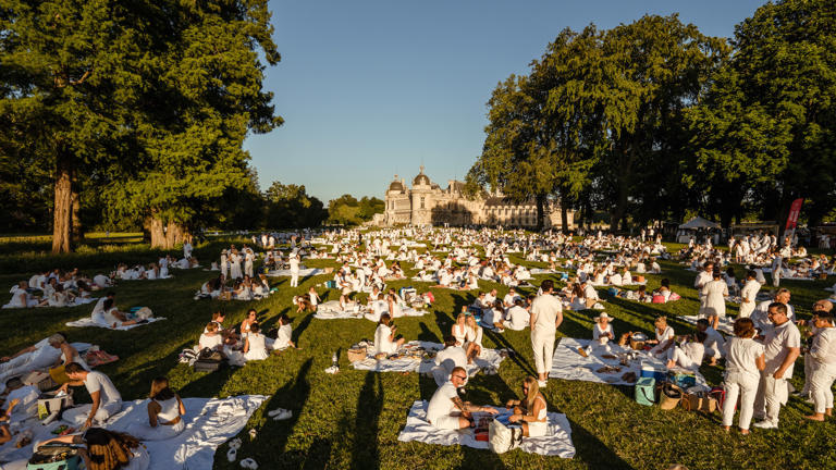 Sold out, le pique-nique en blanc de Château de Chantilly revient avec ...
