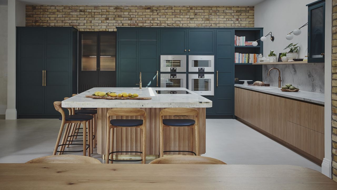 Can I mix handles and handleless cabinets in a kitchen? Designers' verdict