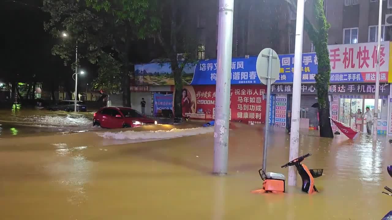 Severe flooding submerges streets and vehicles in Yangchun, China