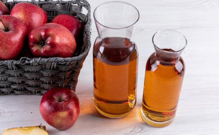 Apple cider vinegar and acid reflux: Why your morning wellness shot ...