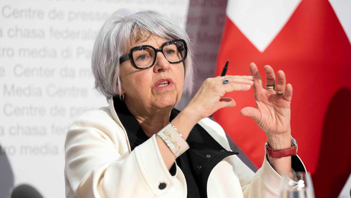 Elisabeth Baume-Schneider défend son projet de financement de l'AVS ...