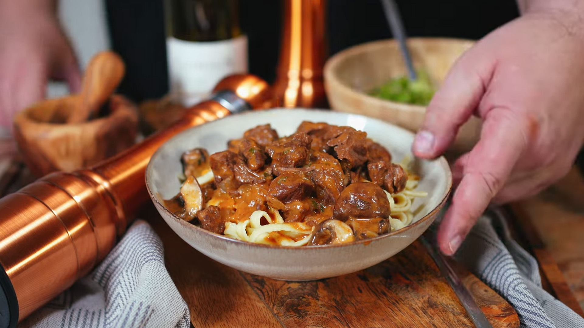 Einfaches und schnelles Rahmgulasch mit Champignons