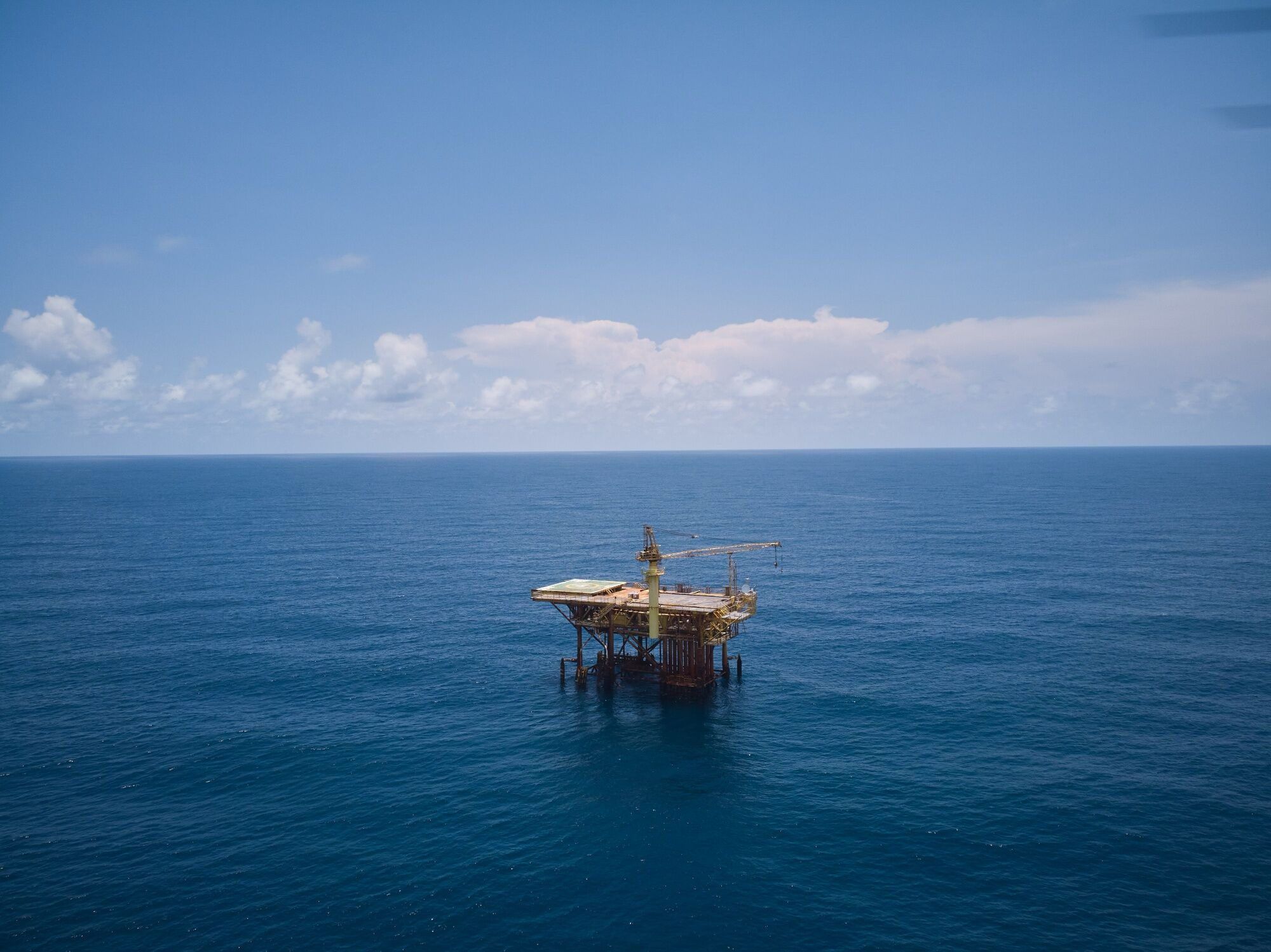 Trump's offshore oil drilling plan threatens military readiness ...