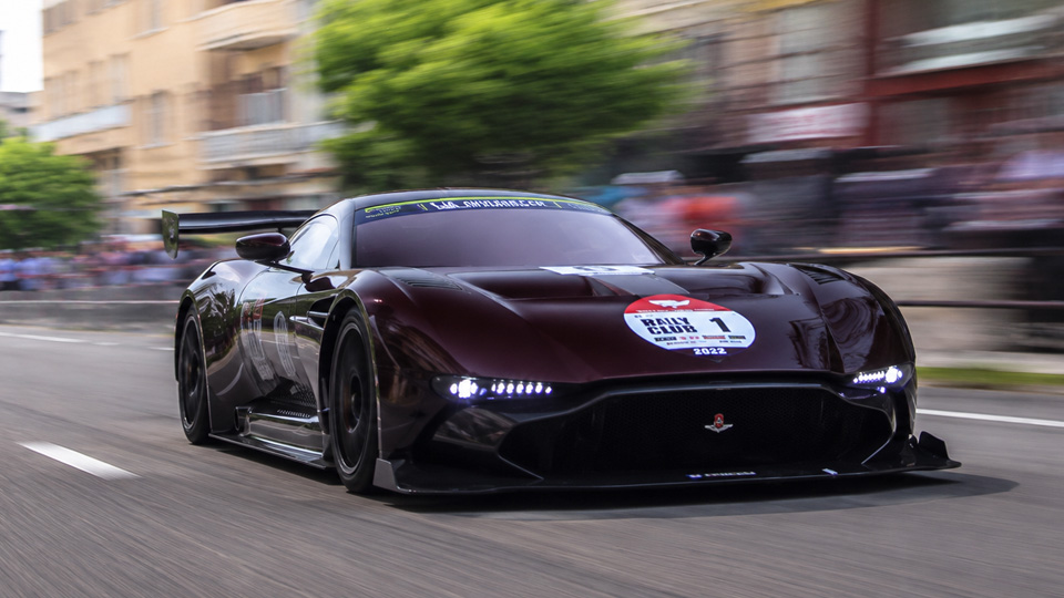 L'Aston Martin Vulcan libère le son brut du V12