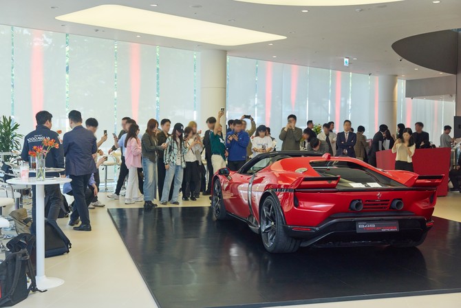 1,050 HP, 830 HP twin-turbo V8, 3 electric motors, 915 pounds of ...