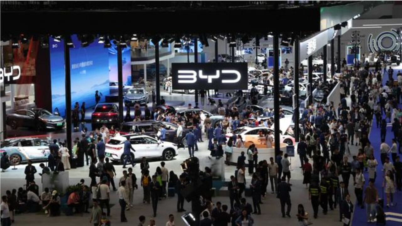 Tesla verliert, BYD explodiert: Der neue Auto-Trend