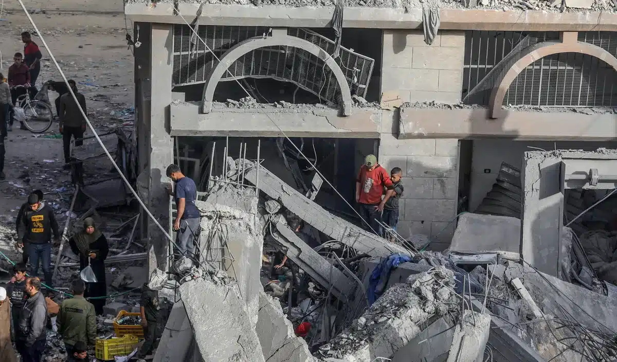 Des artisans de Gaza transforment 57 millions de tonnes de débris en ...