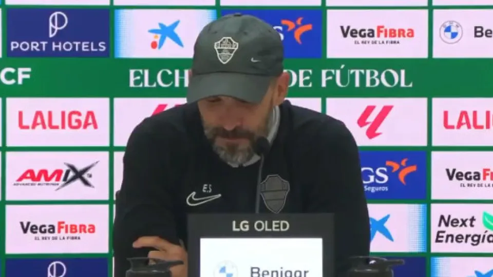 Treinador de André Silva e Martim Neto despede-se em lágrimas