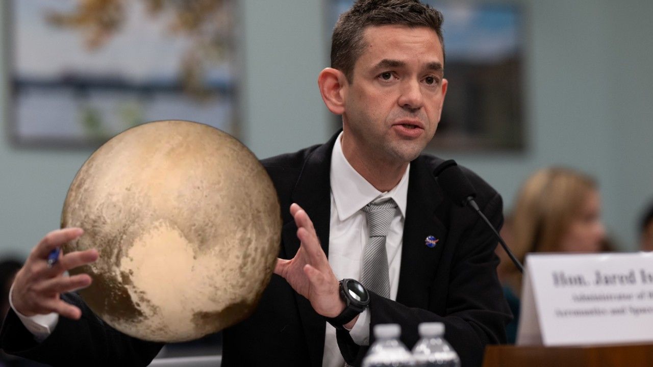 🪐 El jefe de la NASA quiere devolver a Plutón su estatus de planeta