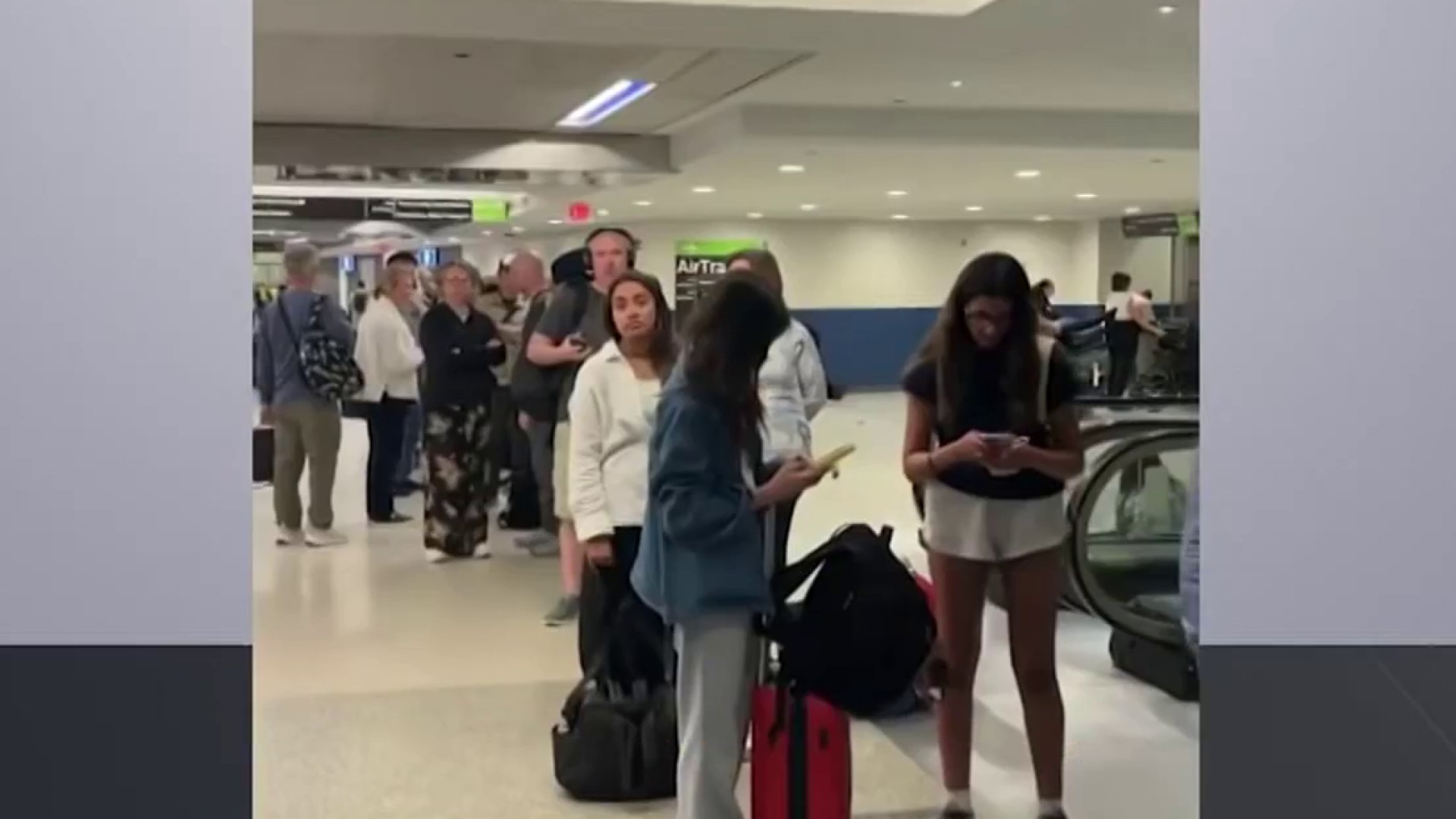 Passengers on United flights say they were stuck on Newark Airport ...