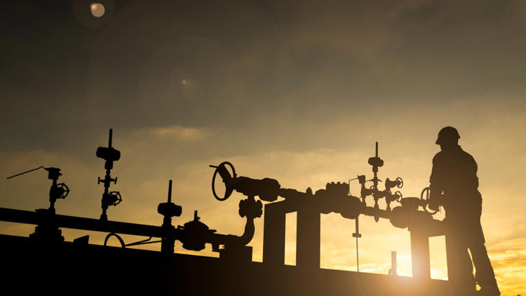 Barclays warns of upside risk to its $100 oil price forecast for 2026