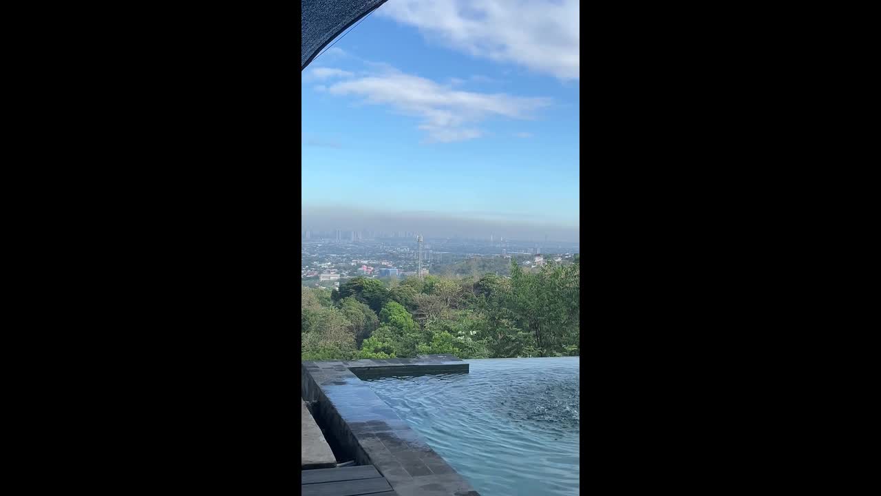 Residents concerned by smog cloud shrouding buildings in Manila