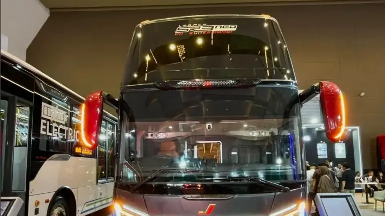 Naik bus rasa first class pesawat, interior Juragan99 Trans besutan ...