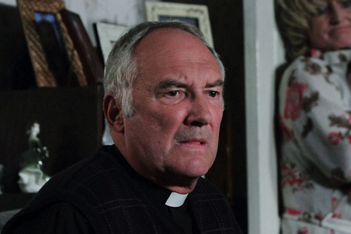 Michael Keating dies at 79: Tributes pour in for EastEnders actor and ...