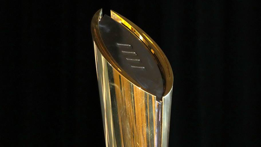 Two college football powers return to national spotlight despite ...