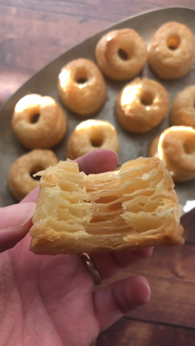 Simple rosquillas recipe using puff pastry at home