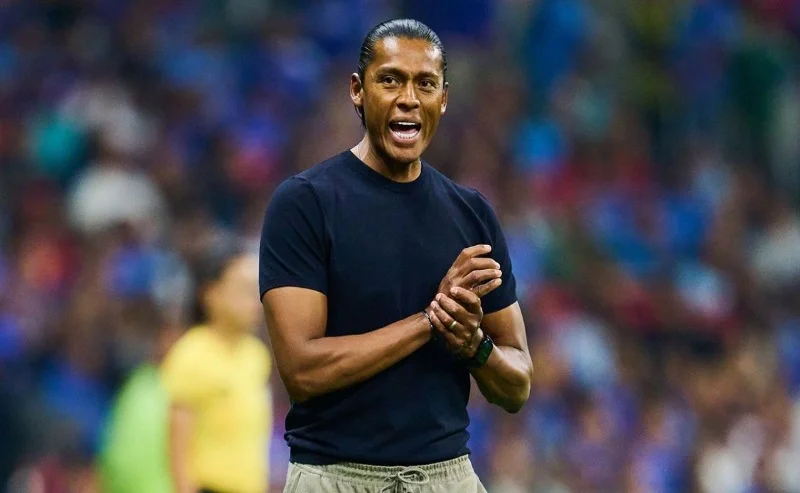 Cruz Azul ya decidió sobre Joel Huiqui y el salario que le ofrecerían ...