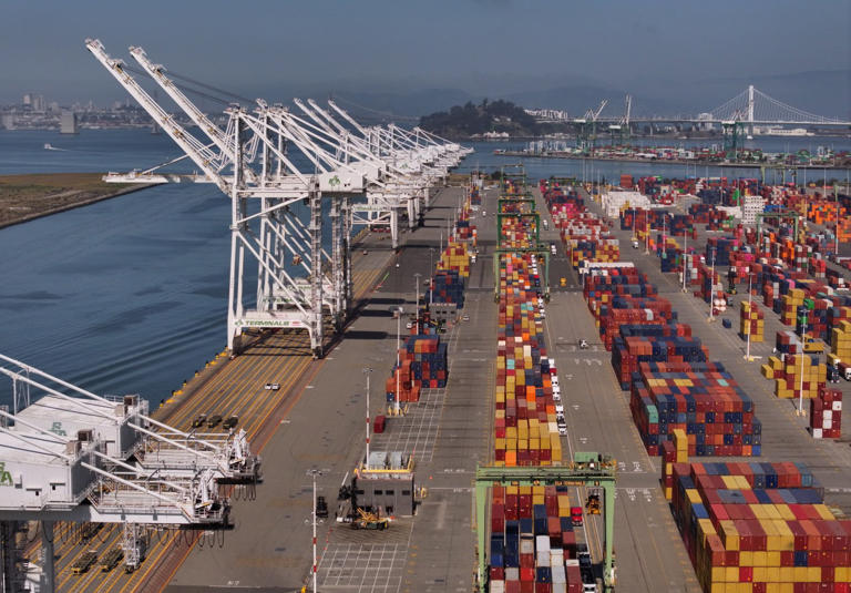 World trade grew strongly at start of year on AI boom