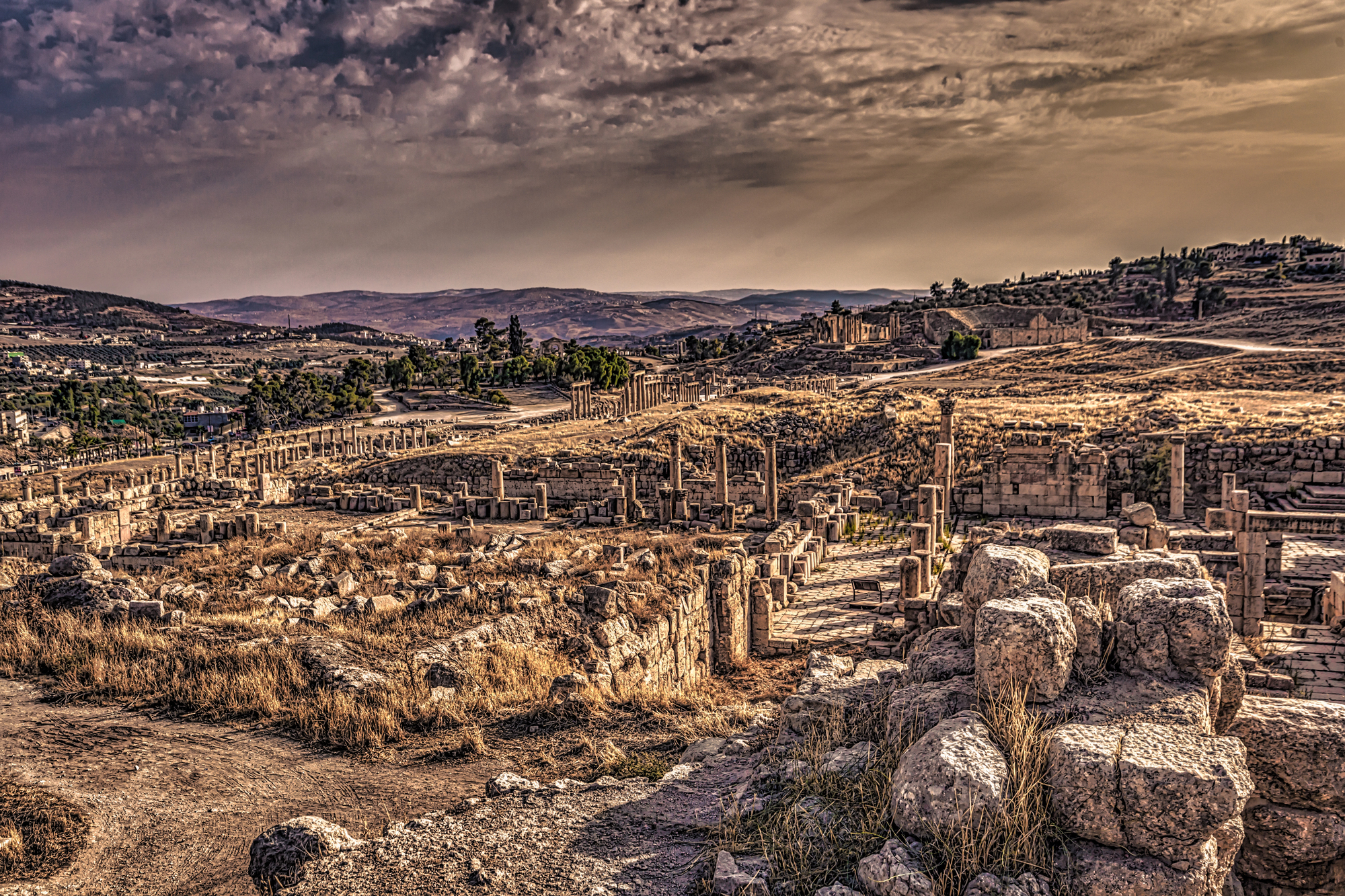 16 towns built around ancient ruins