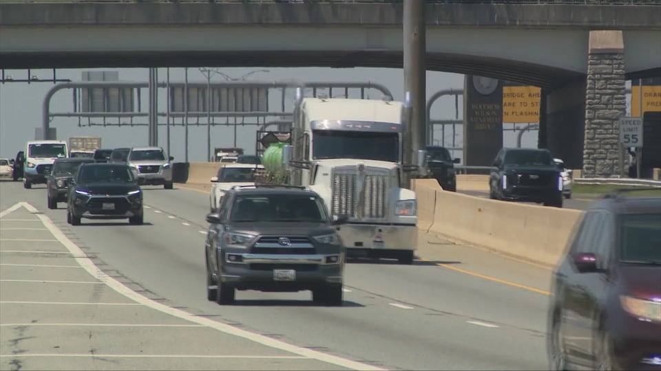 Travelers to hit road despite high gas prices this Memorial Day weekend