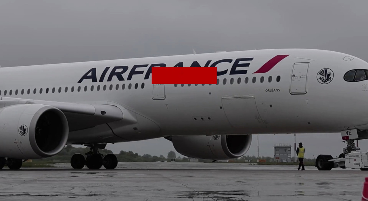 Ebola su un volo Air France: aereo per Detroit deviato in Canada per un ...
