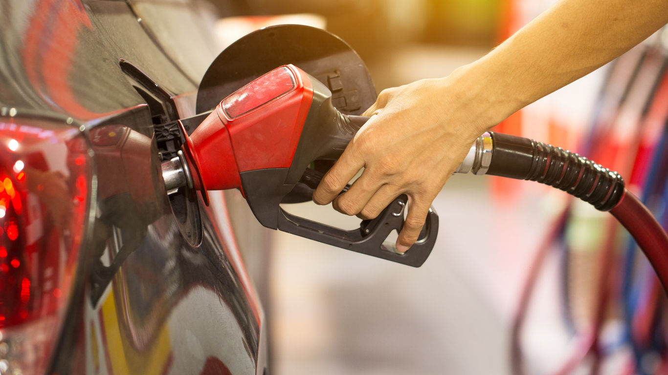 Memorial Day gas prices hit highest level in four years