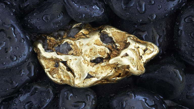 Scientists found the atomic reason that gold refuses to rust