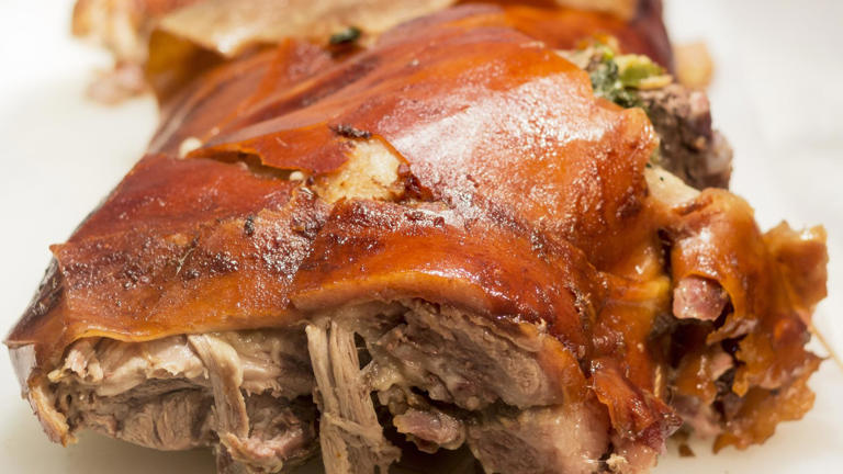 El pueblo ideal para comer un cochinillo de lujo: no está en Segovia ...