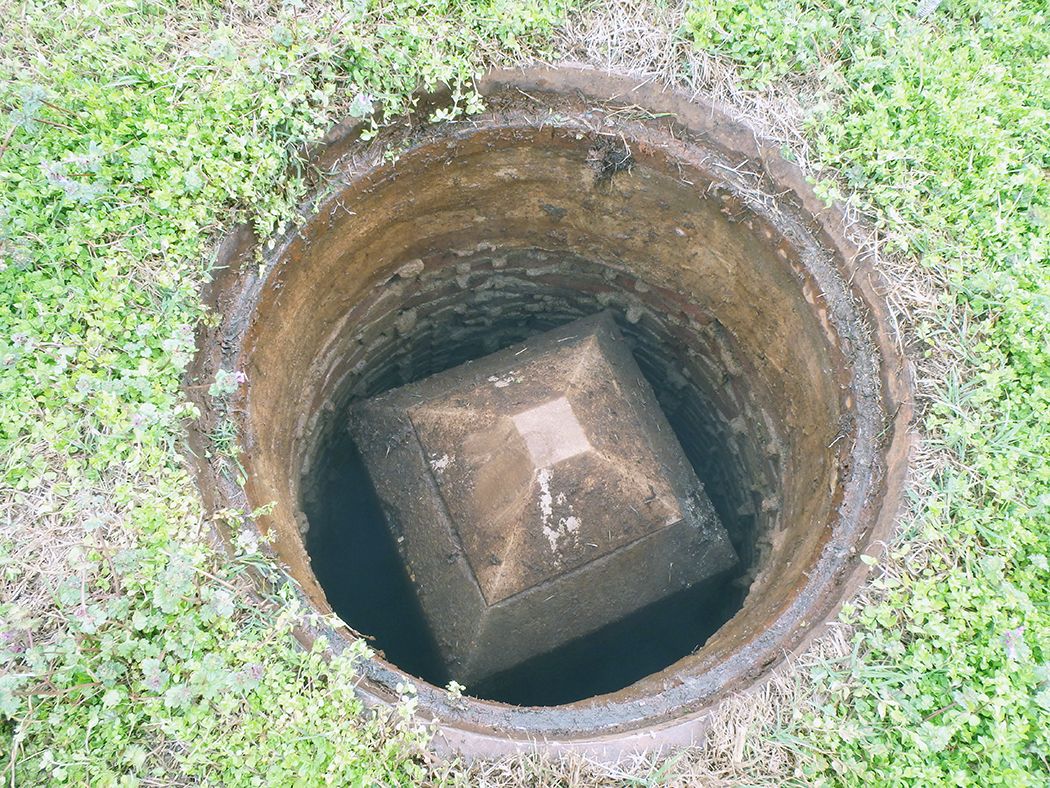 Famous monuments that have a spare somewhere else in America
