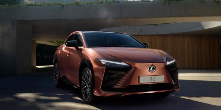 Nowy Lexus RZ zaskakuje po liftingu. Wolant zamiast kierownicy i ...