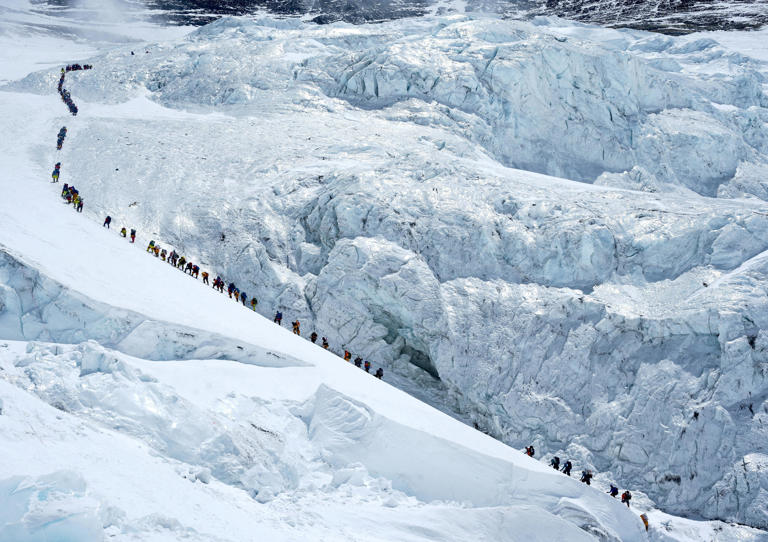 American climber breaks Everest speed record, his team says