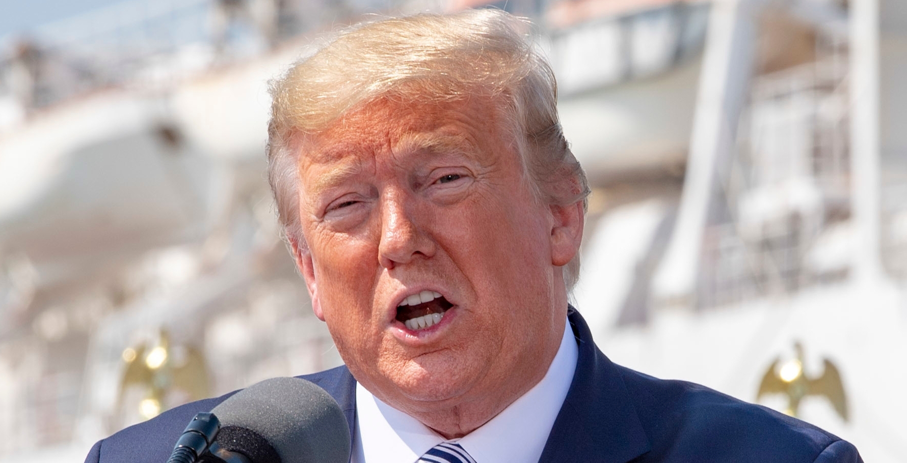 Donald Trump attaque Stephen Colbert après la fin du Late Show avec une ...