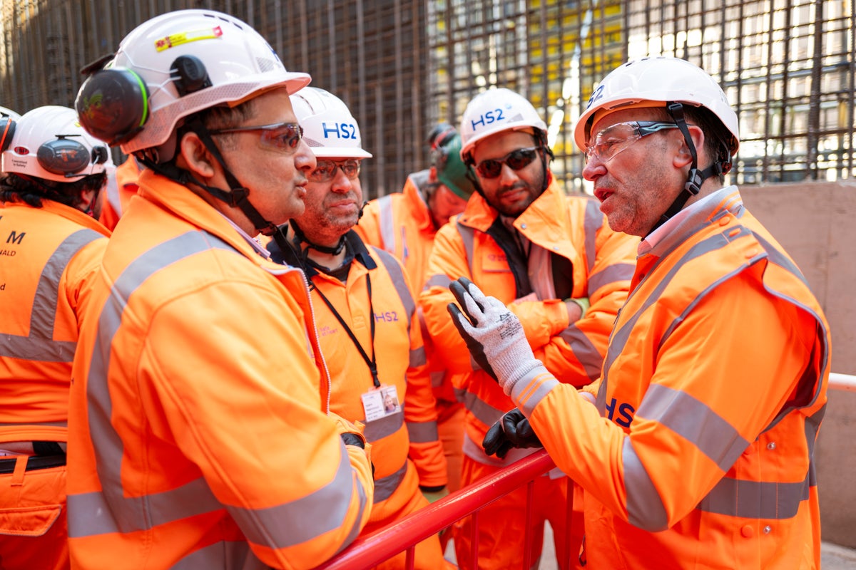 HS2 bosses enjoy £500 taxpayer-funded dinners as project costs spiral