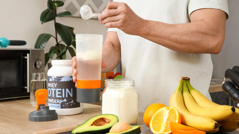 How much whey protein is too much if you're wanting to build muscle ...