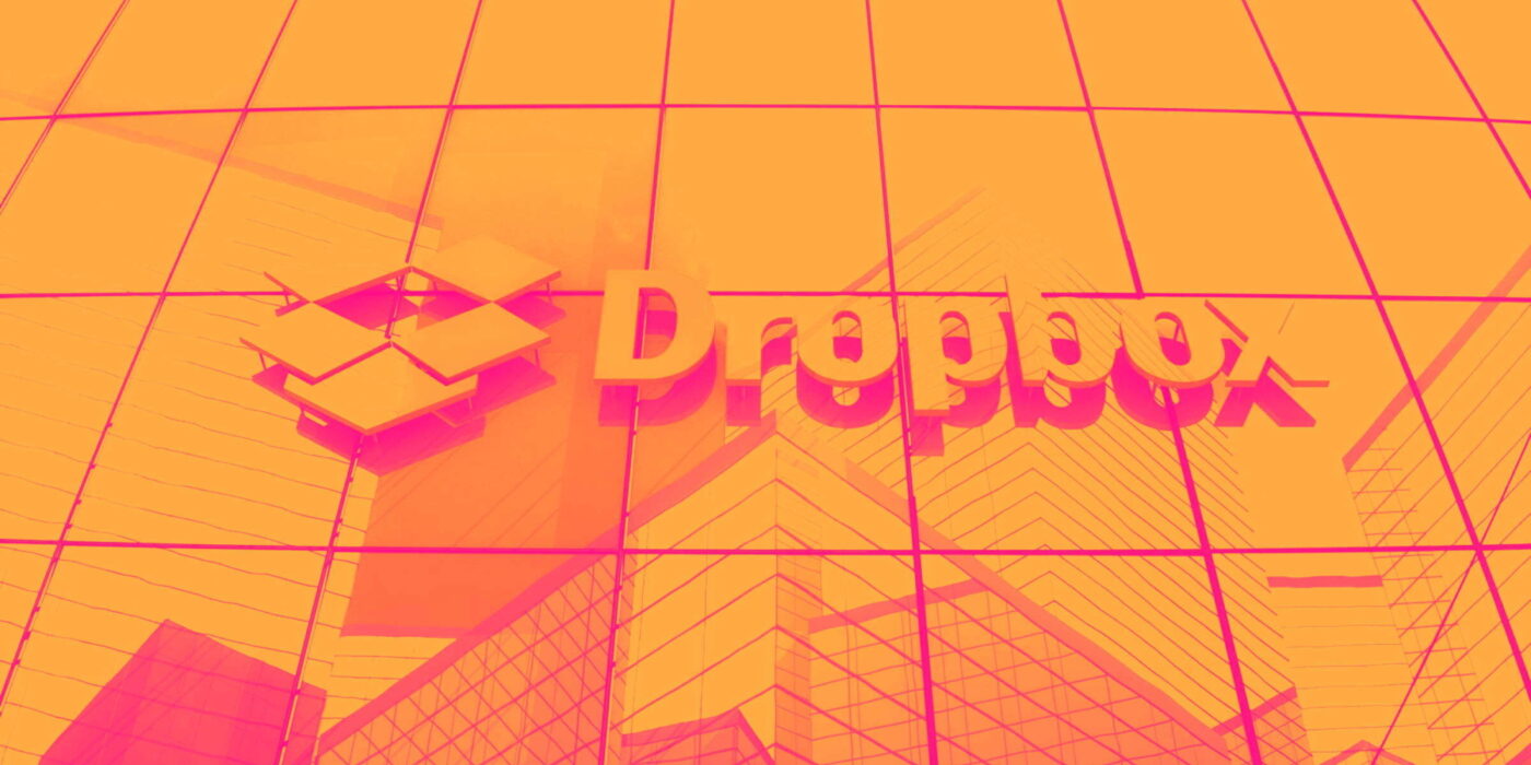 3 reasons to avoid DBX and 1 stock to buy instead