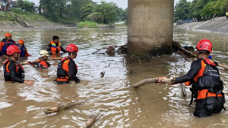 Kronologi pria hanyut di BKB Semarang, sempat ditolong warga sebelum ...