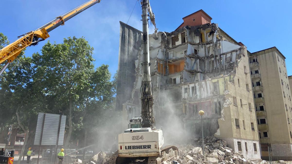 Derriban los últimos bloques con aluminosis de Sant Roc en Badalona