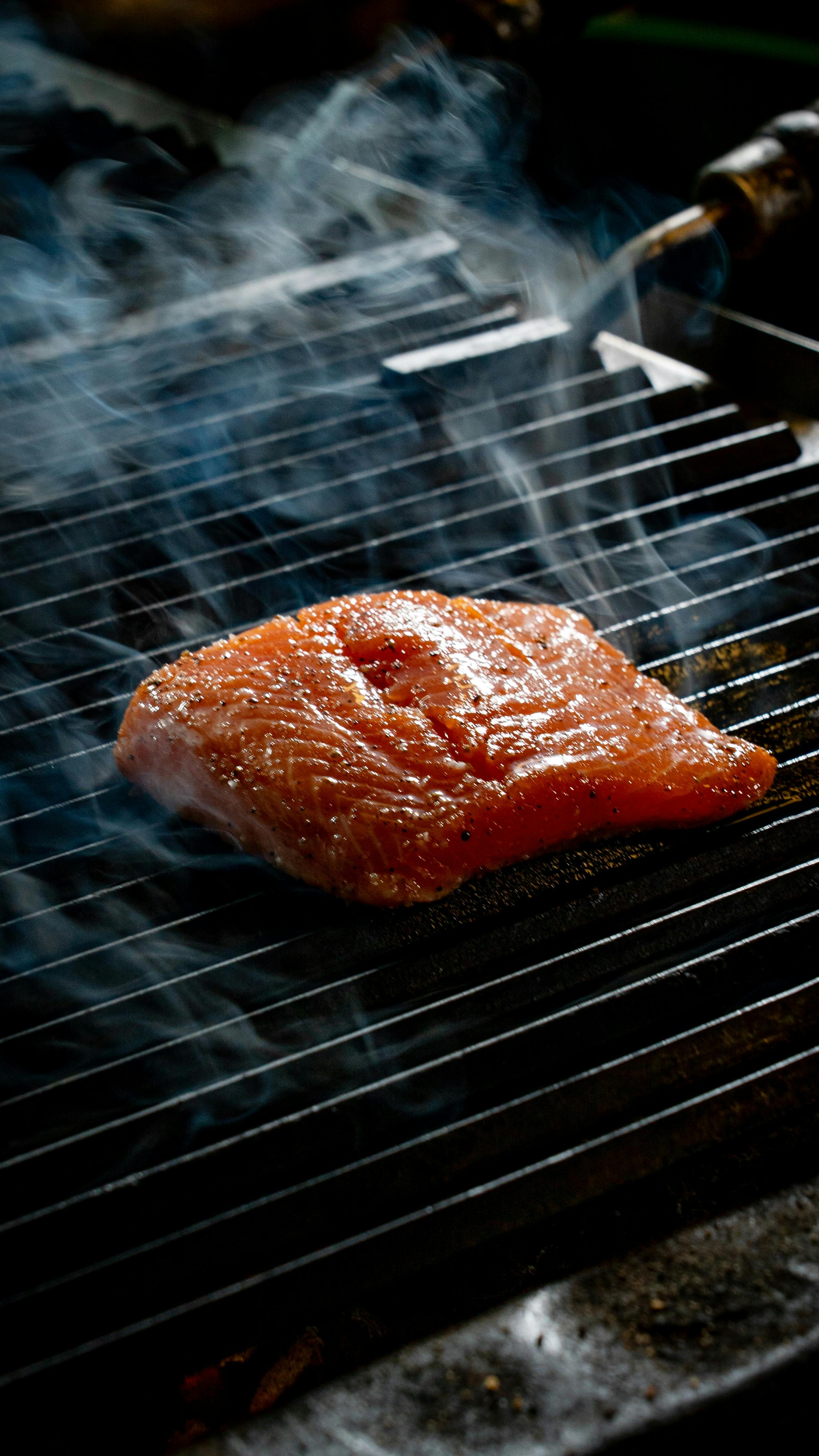 Niet alle zalm is gezond: waarom kweekzalm soms 6x meer vet bevat dan ...