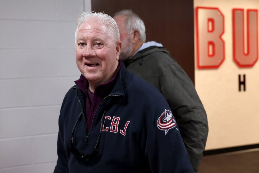 Hockey community mourns as longtime NHL announcer Bill Davidge dies at 72