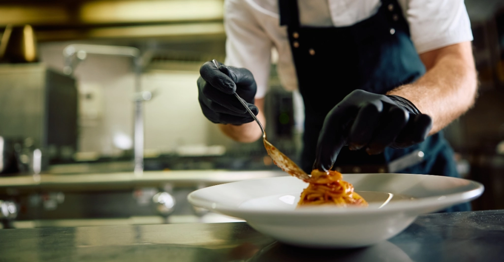 Efter regeringens nya besked: Restaurangbranschen rasar efter ...
