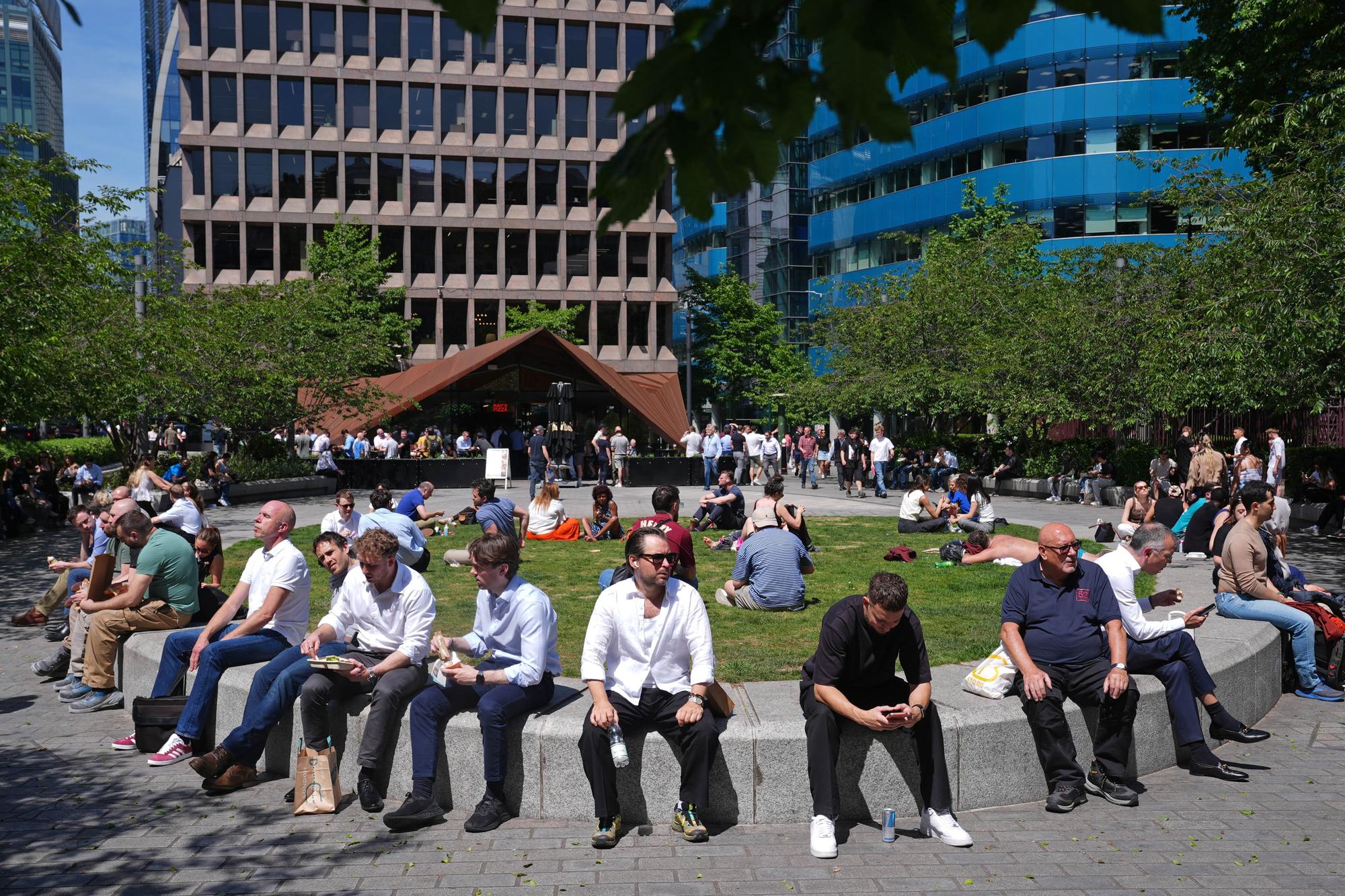 Hottest day of year so far with temperatures to soar this weekend in ...