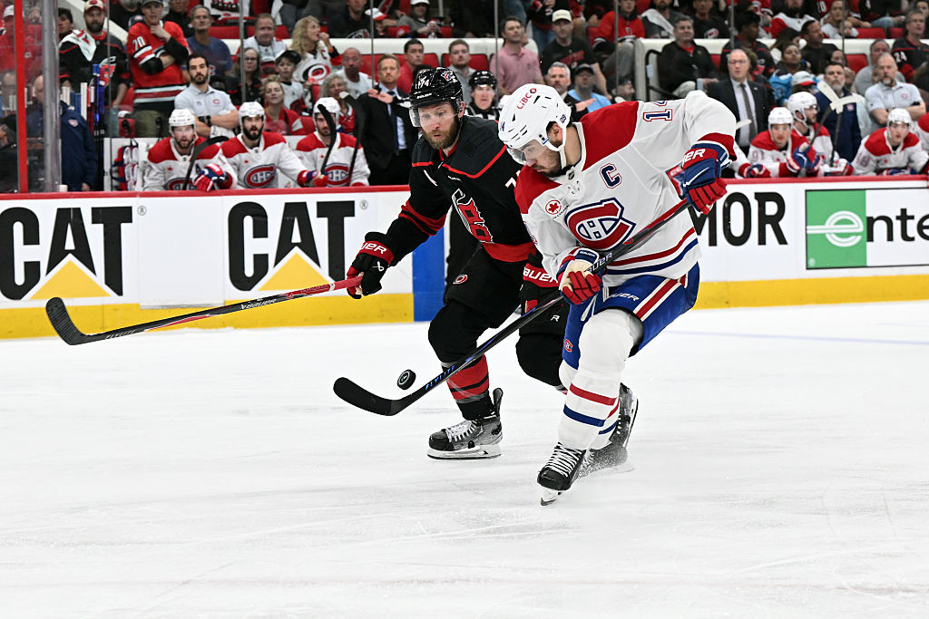 Rod Brind’Amour le dit : Jaccob Slavin n’a jamais aussi mal paru qu ...