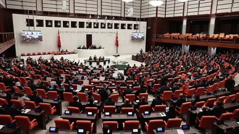 Yeni düzenleme yasalaştı: Alkol markalarının etkinlik desteğine ...