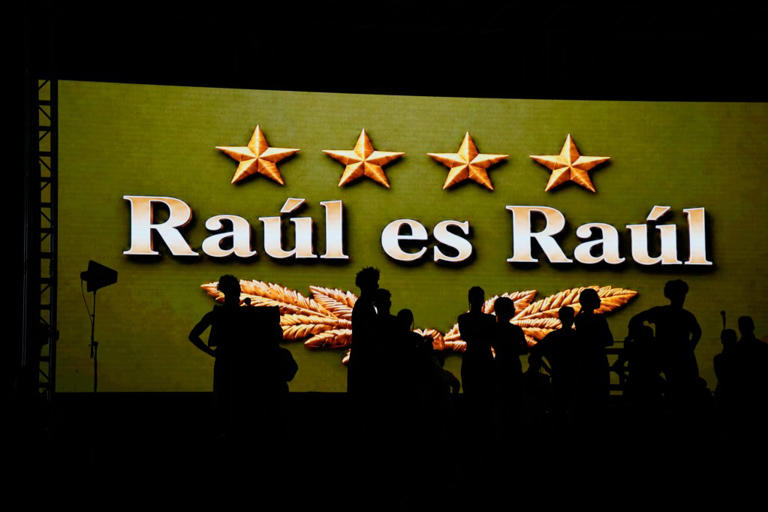 Thousands of Cubans protest against US Castro indictment: 'Viva Raul'