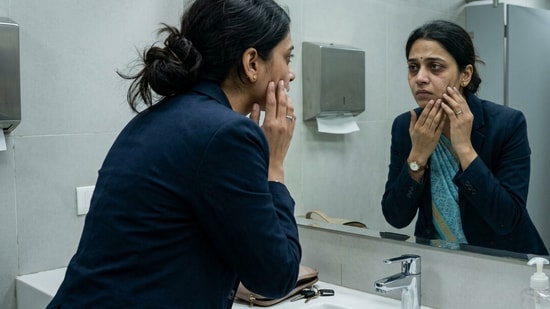 Why does your face look dull after work? Know what 'office air' does to ...