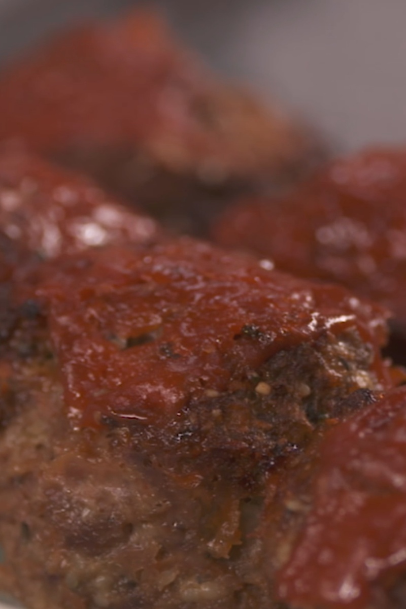 Mini rolo de carne proteico com legumes