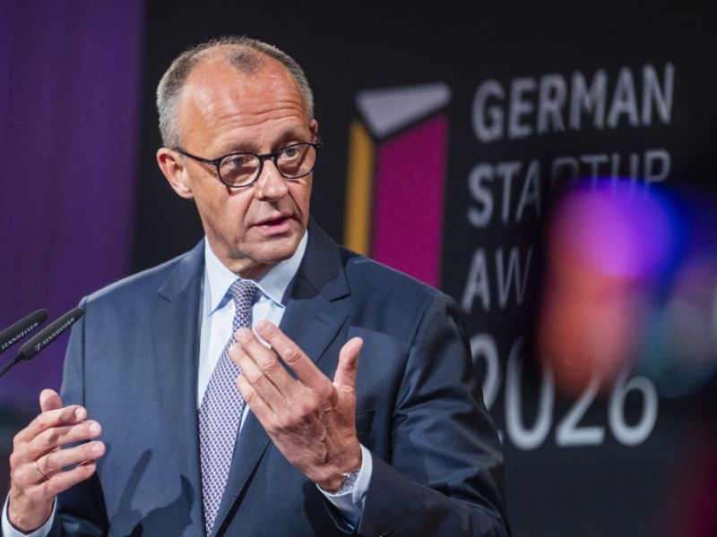 Friedrich Merz: Kanzler spricht von Erfolgsgeschichte - und das Netz ...
