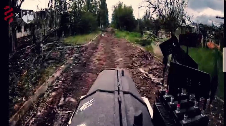 Ukrainian soldiers accelerate ground drone to 70 km/h and evacuate ...